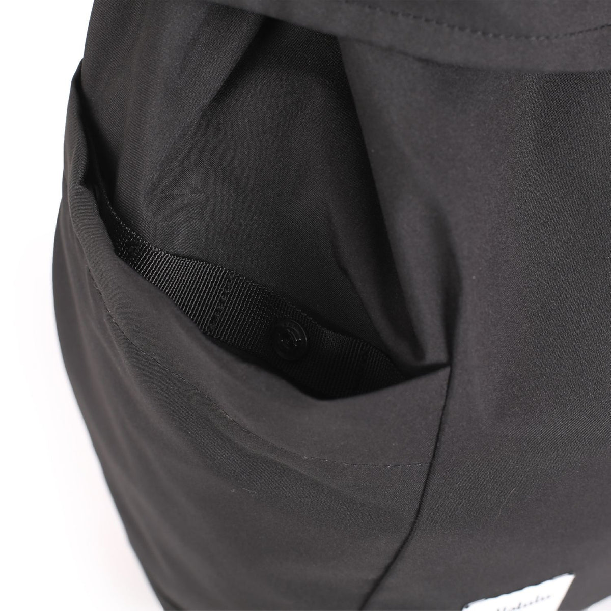 Hellolulu Jesse Day Pack M (Basic Black) – The Planet Traveller