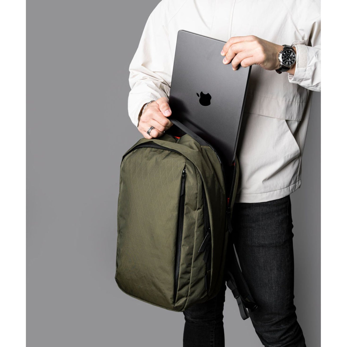 ALPAKA Metro Backpack Pro X-Pac X42 (Olive Green) – The Planet Traveller