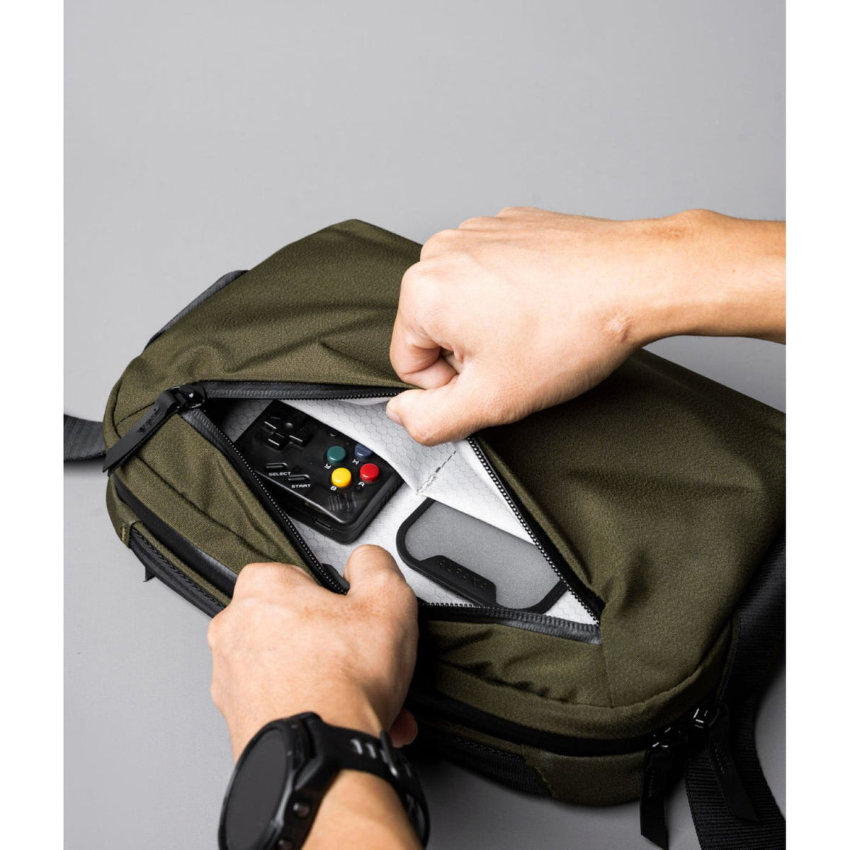 ALPAKA Go Sling Mini V2 Axoflux 300D (Army Green) – The Planet Traveller
