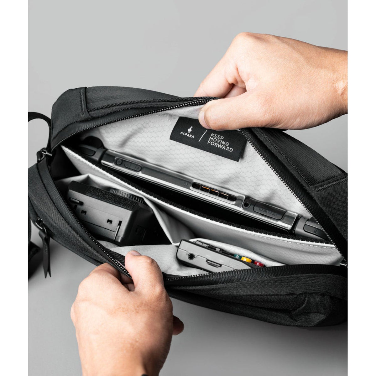 ALPAKA Go Sling Mini V2 Axoflux 300D (Black) – The Planet Traveller