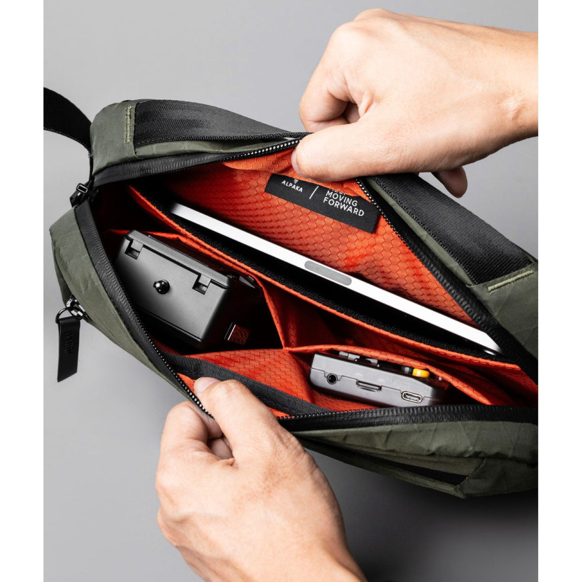 ALPAKA Go Sling Mini V2 X-Pac V21 (Dark Green) – The Planet Traveller