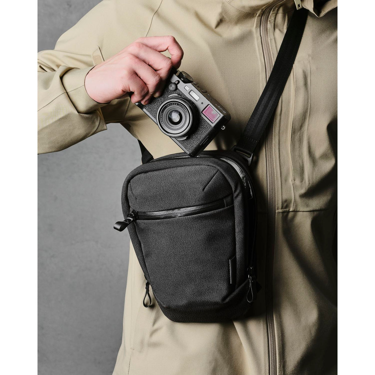 ALPAKA Vertical Sling Axoflux 600D (Black) – The Planet Traveller