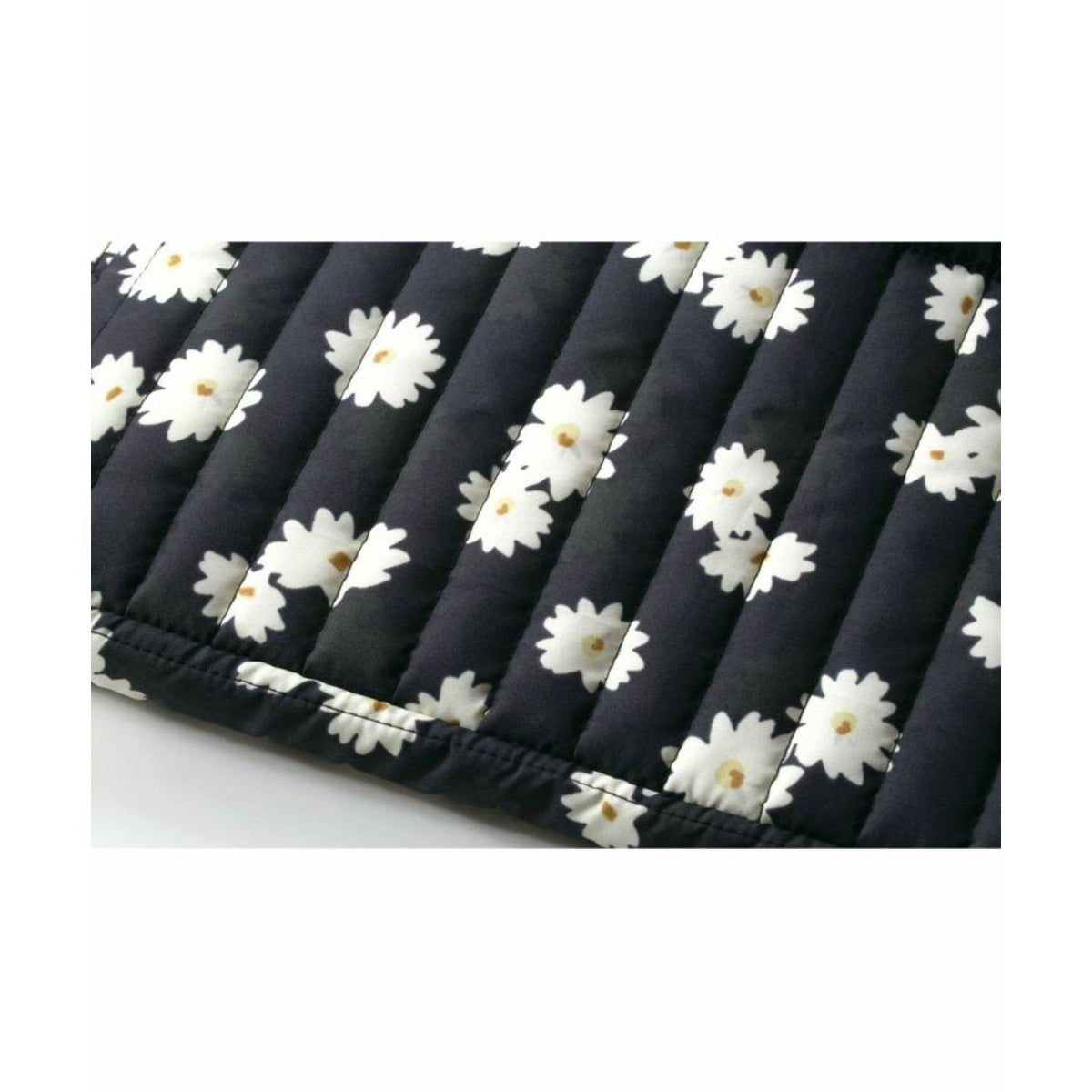 WPC Quilting Laptop Case L (15cm) Water Repellent (Floating Daisies Bl ...