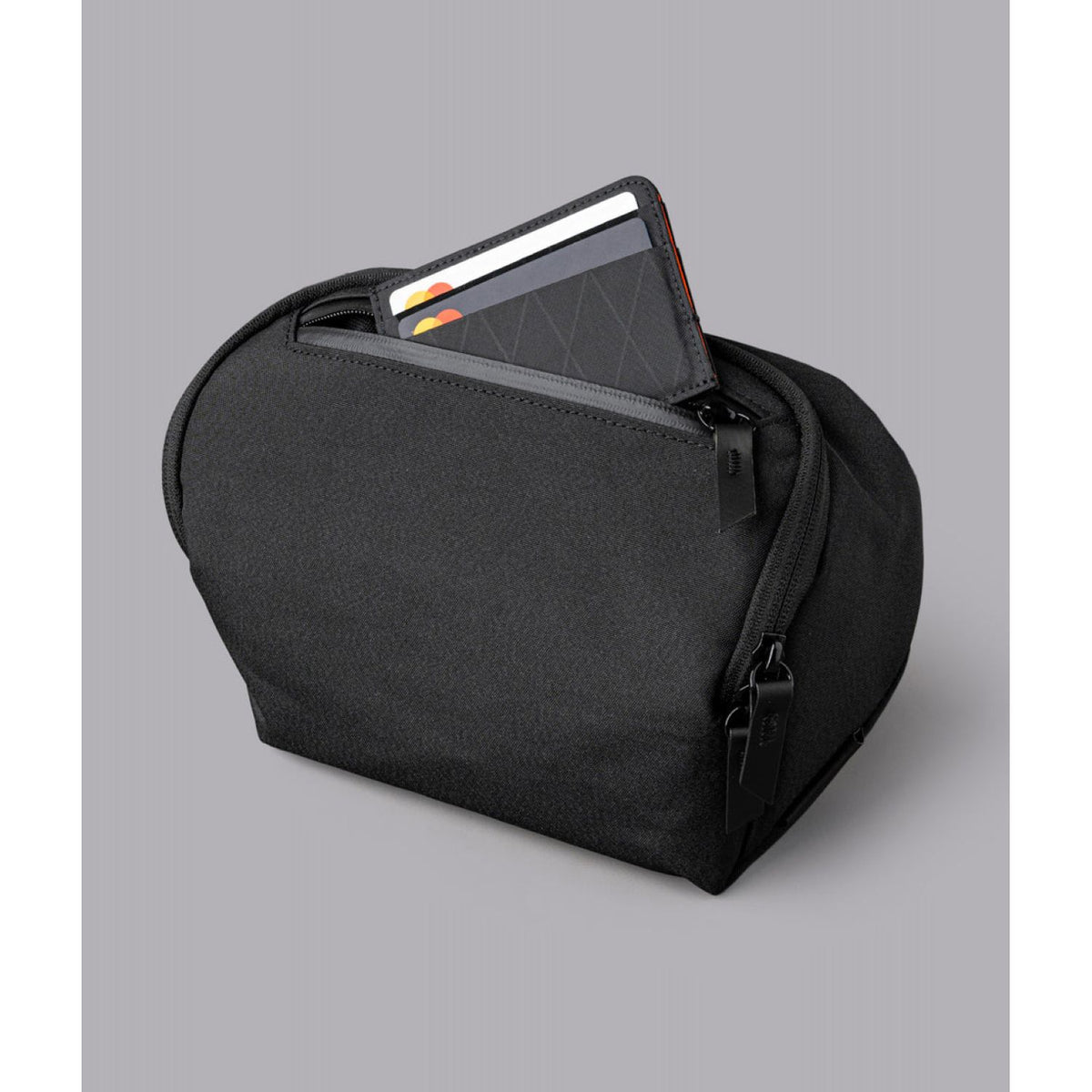 ALPAKA Vertex Pouch Mini 2L Axoflux 300D (Black) – The Planet Traveller