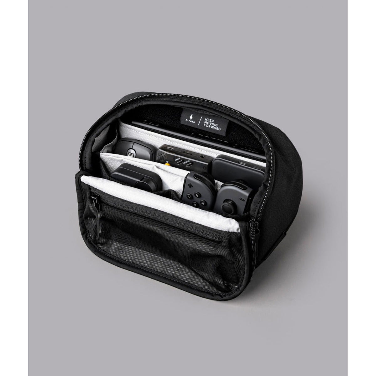 ALPAKA Vertex Pouch Mini 2L Axoflux 300D (Black) – The Planet Traveller